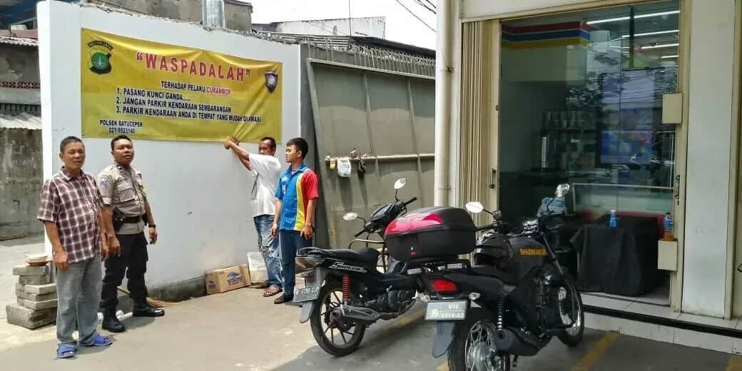 Ingatkan 3C Curanmor, Polisi Pasang Spanduk di Wilayah | Pelita Banten