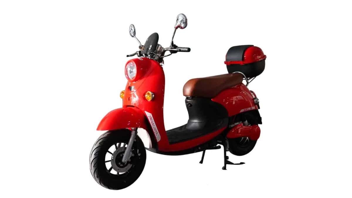Selis Neo Scootic: Skuter Listrik Ramah Lingkungan yang Praktis dan ...